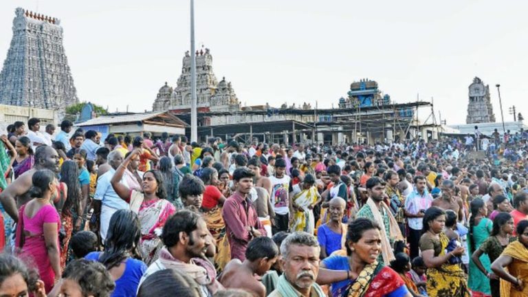 Vaikasi Visagam: Lakhs of devotees flood Tiruchendur Murugan Temple ...