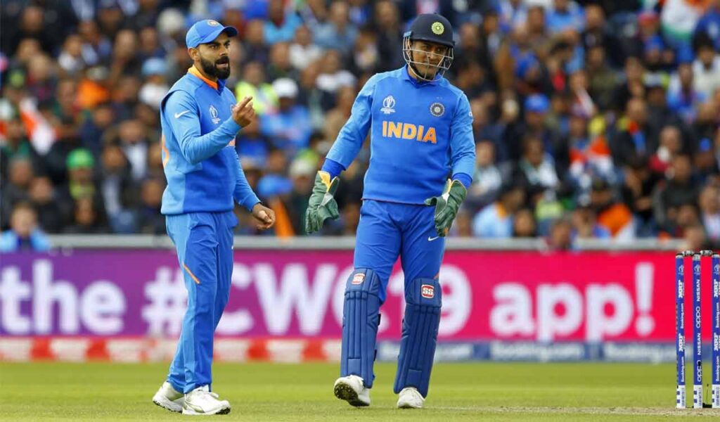 Only Dhoni texted me after I left Test captaincy: Kohli - News Today ...