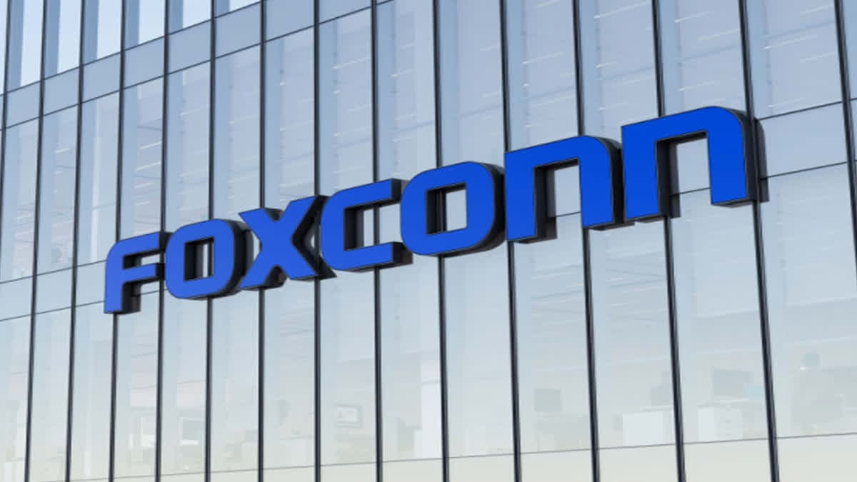 Foxconn inks pact with TN govt * To set up mobile component ...