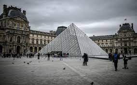 Louvre Museum in Paris closes for security reasons - News Today | First ...