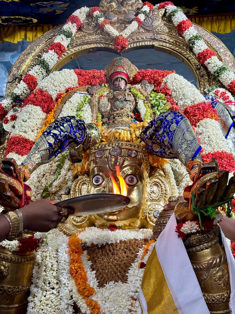 Garuda Seva at Kanchi Varadaraja Swamy temple - News Today | First with ...
