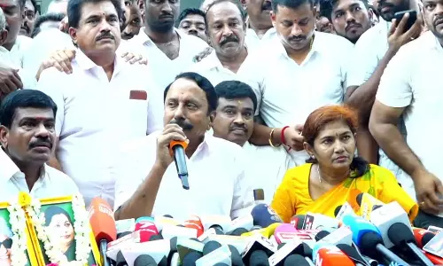 Sengottaiyan Gives AIADMK Leaders 10 Days to Mend Rift, Calls for Unity ...